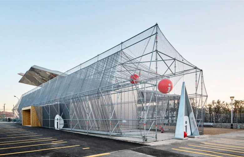 Temporary Facility in Barcelona: Detachable and Reusable – urbanNext