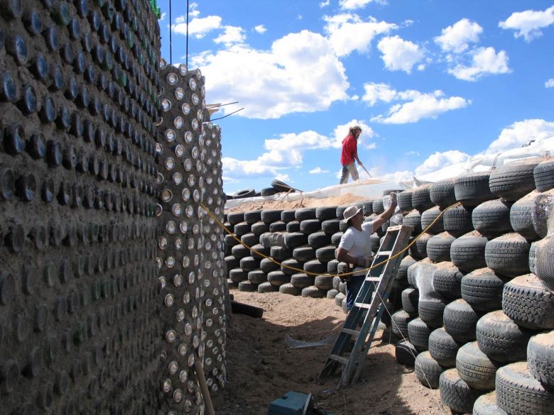Earthship Biotecture: Self-sufficient and Sustainable Architecture for ...