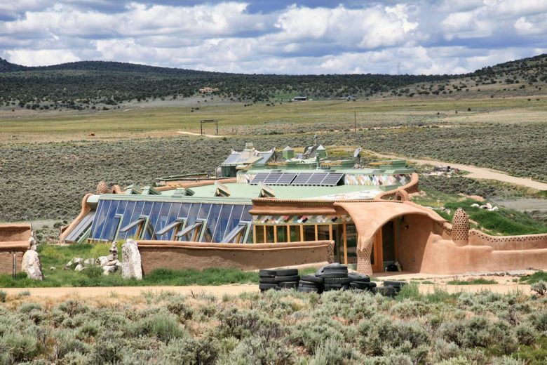 Earthship Biotecture: Self-sufficient and Sustainable Architecture for ...