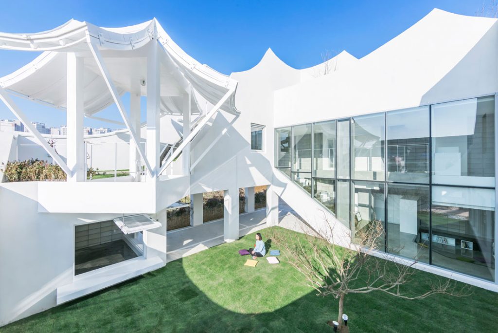 Flying House: the Dwelling that Landed from the Skies – urbanNext