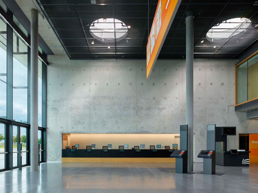 Trade Fair Hall 10: A Curved Character – urbanNext